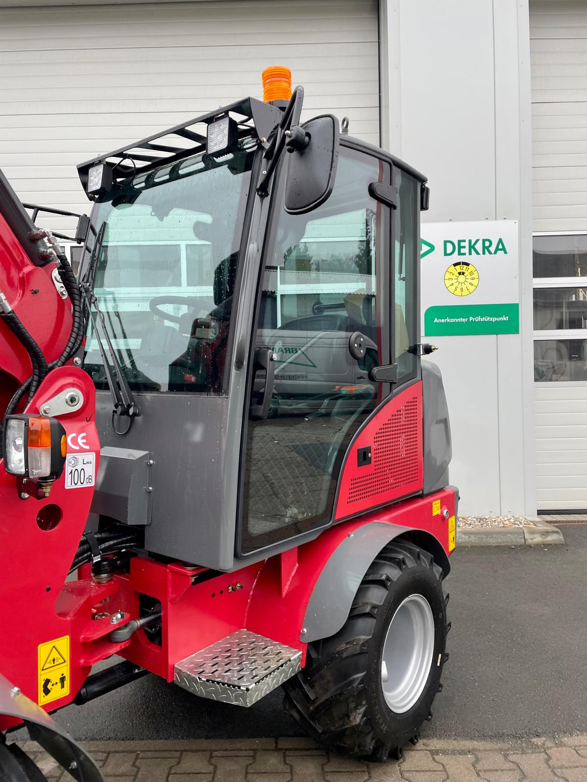 Telescopic wheel loader with cab & Kubota engine – 1200 kg rated load ...
